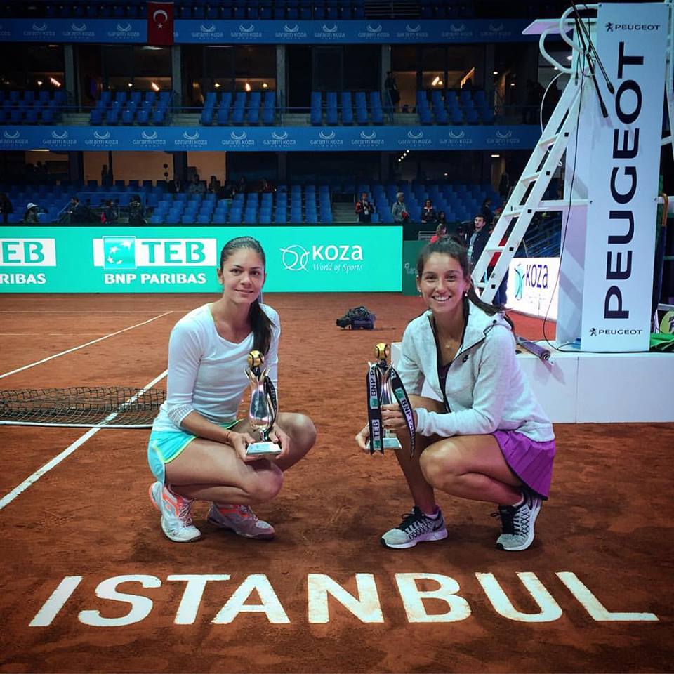 Andreea Mitu câștigă titlul de dublu de la Istanbul, primul ei trofeu ...